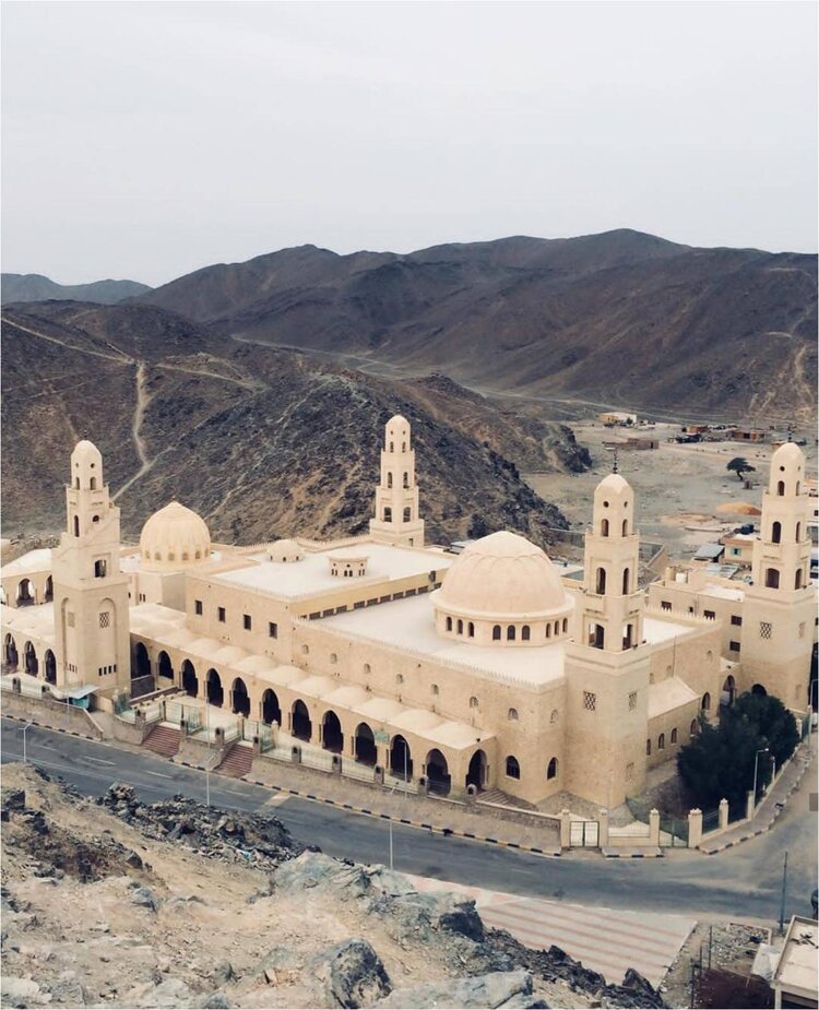 Description de l’Imam Abul Hassan al-Shadhili - L'Héritage du Prophète ﷺ